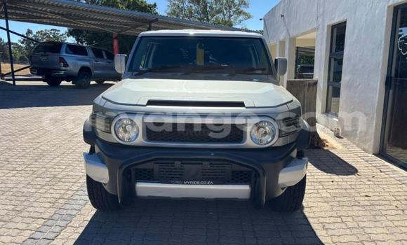 Buy used toyota fj cruiser silver car in windhoek in namibia - caryange