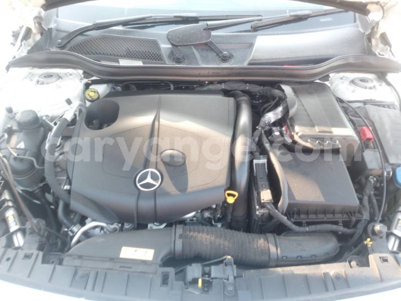 Buy used mercedes-benz gla-klasse white car in windhoek in namibia ...